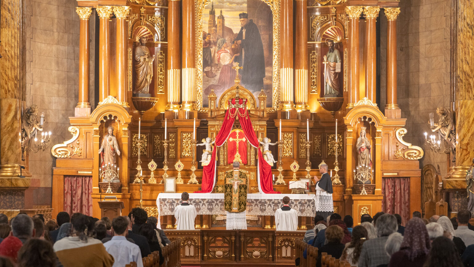 What is Latin Mass? All You Should Know in 2025!