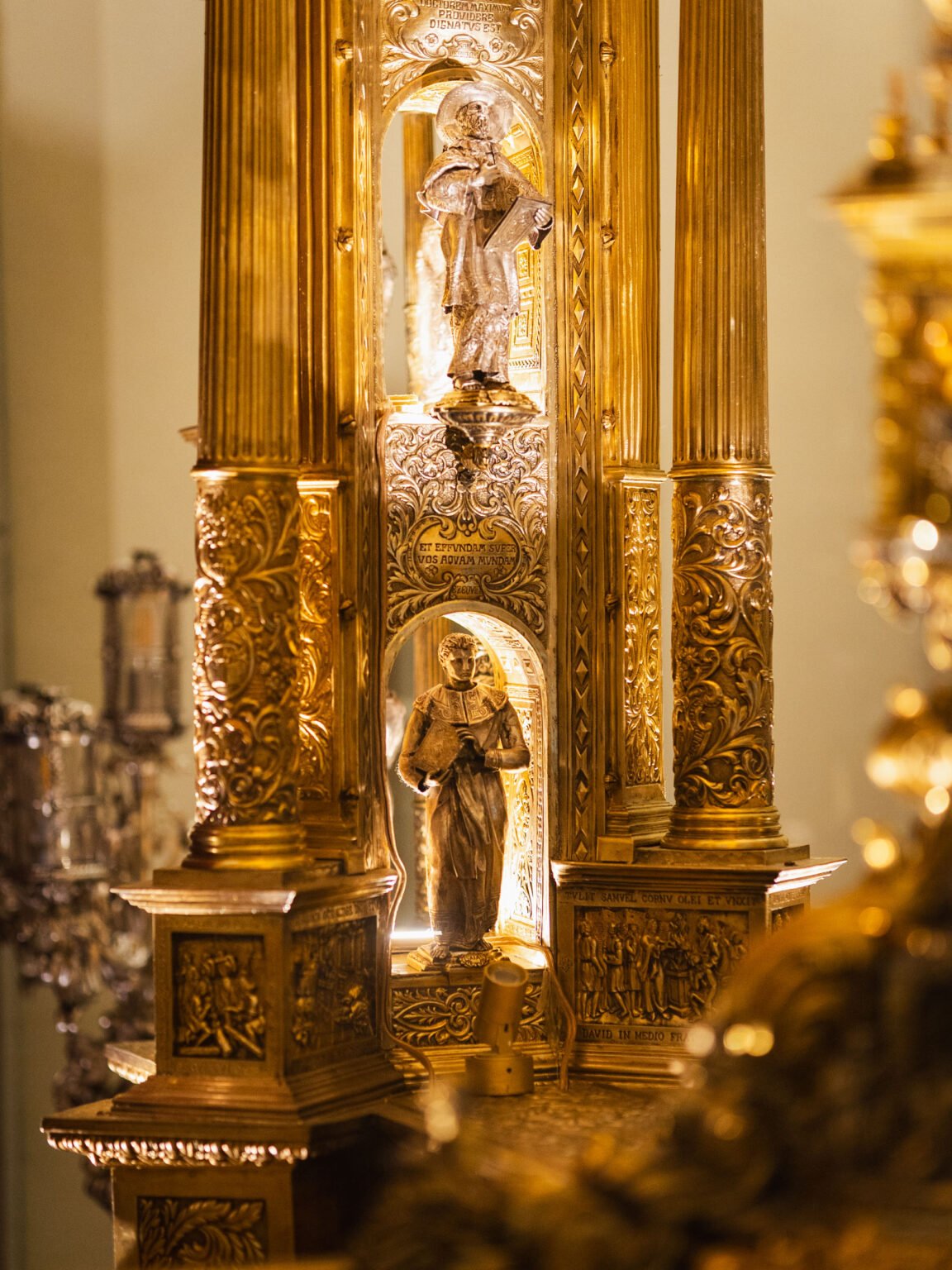 What is a Monstrance in Catholic Church? Valencia Monstrance
