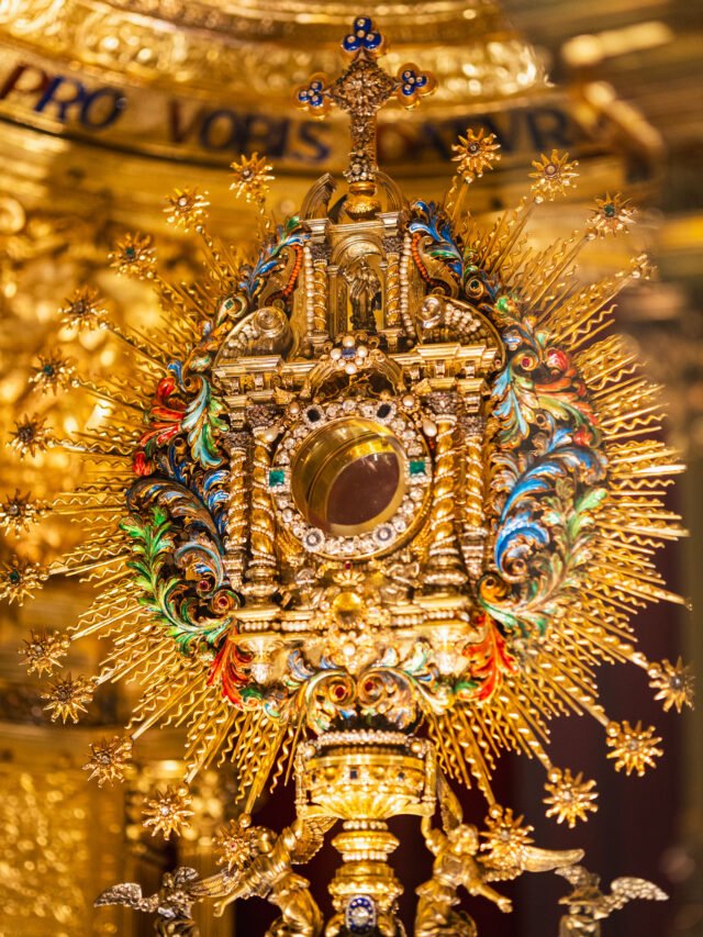 What is a Monstrance in Catholic Church? Valencia Monstrance