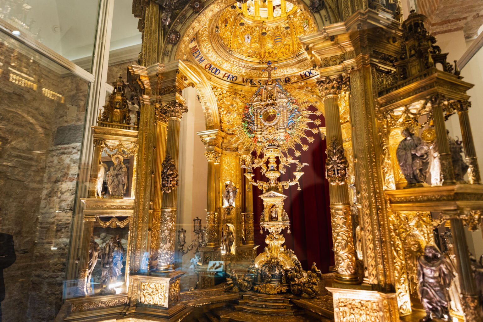 What is a Monstrance in Catholic Church? Valencia Monstrance